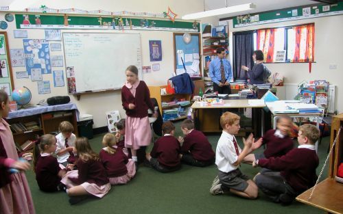 Engelse scholen tussen kwetsbaarheid en vrijheid