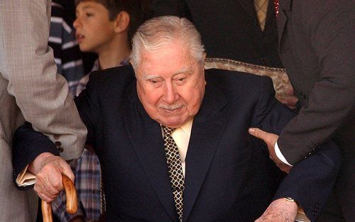 Pinochet krijgt hartaanval Pinochet krijgt hartaanval