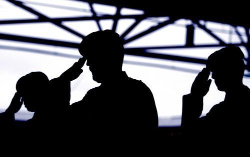 Geen hoi maar militaire groet