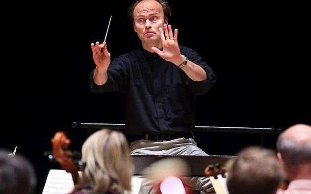 Zweedse dirigent neemt ontslag om verplichte vaccinatie