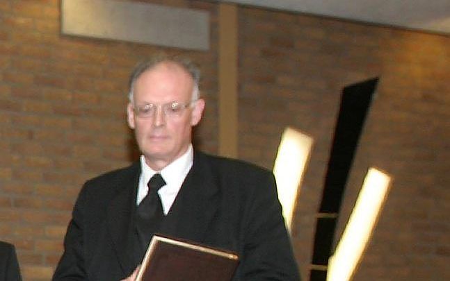 Ds. A. Kort: Eenheid alleen onder het ene levendmakende Hoofd