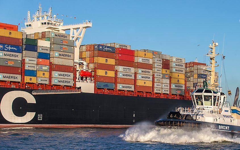 Grootste containerschip ter wereld arriveert in Rotterdam (fotoserie)