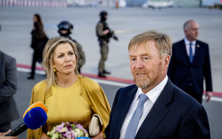 Koning in Tsjechië: Raar om NL te verlaten in politieke crisis • Kamer debatteert ...