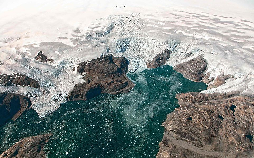 Oppervlak zeeijs polen krimpt dramatisch