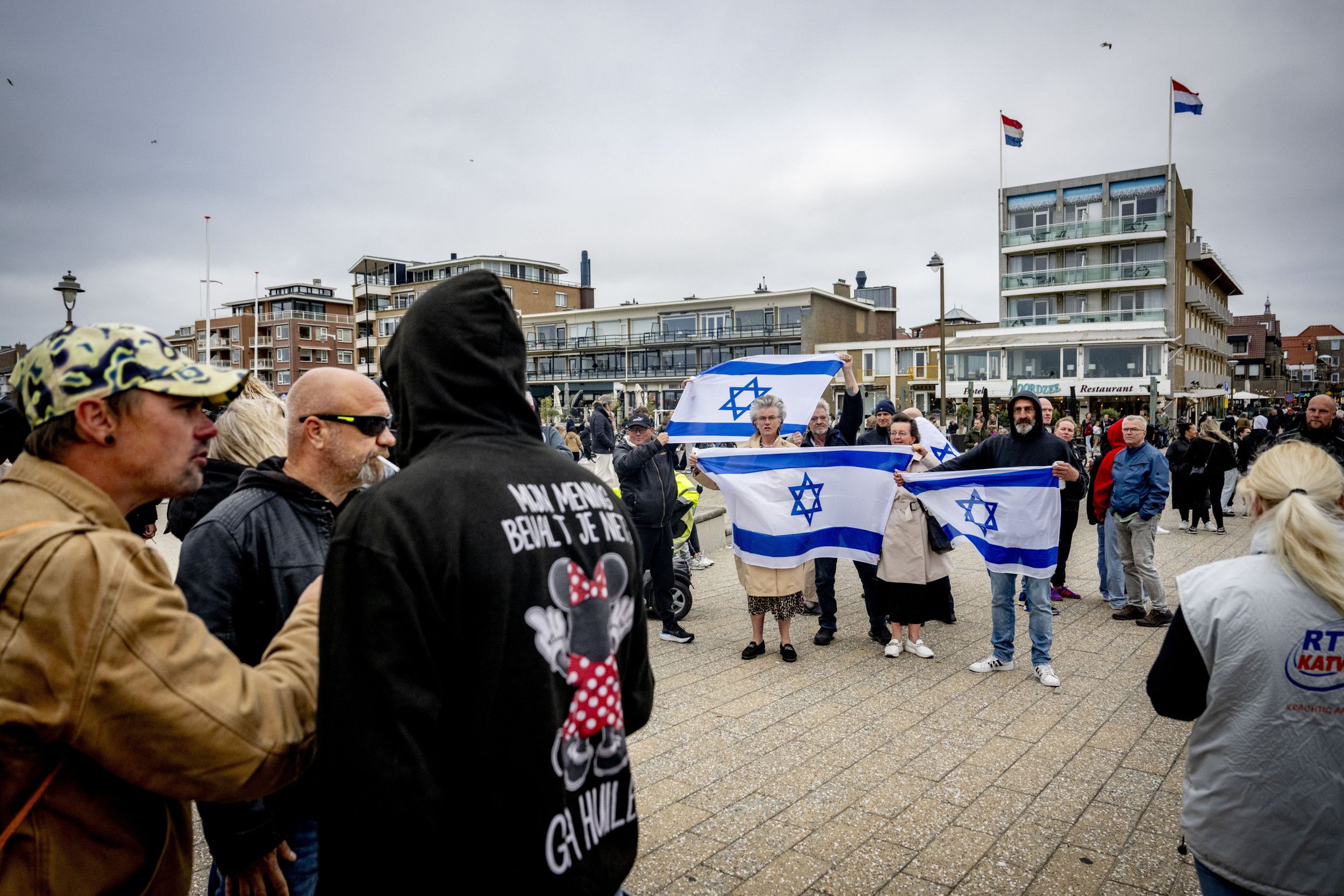 In debat over rellen Katwijk: „Geweld tegen pro-Palestijnse betogers ...