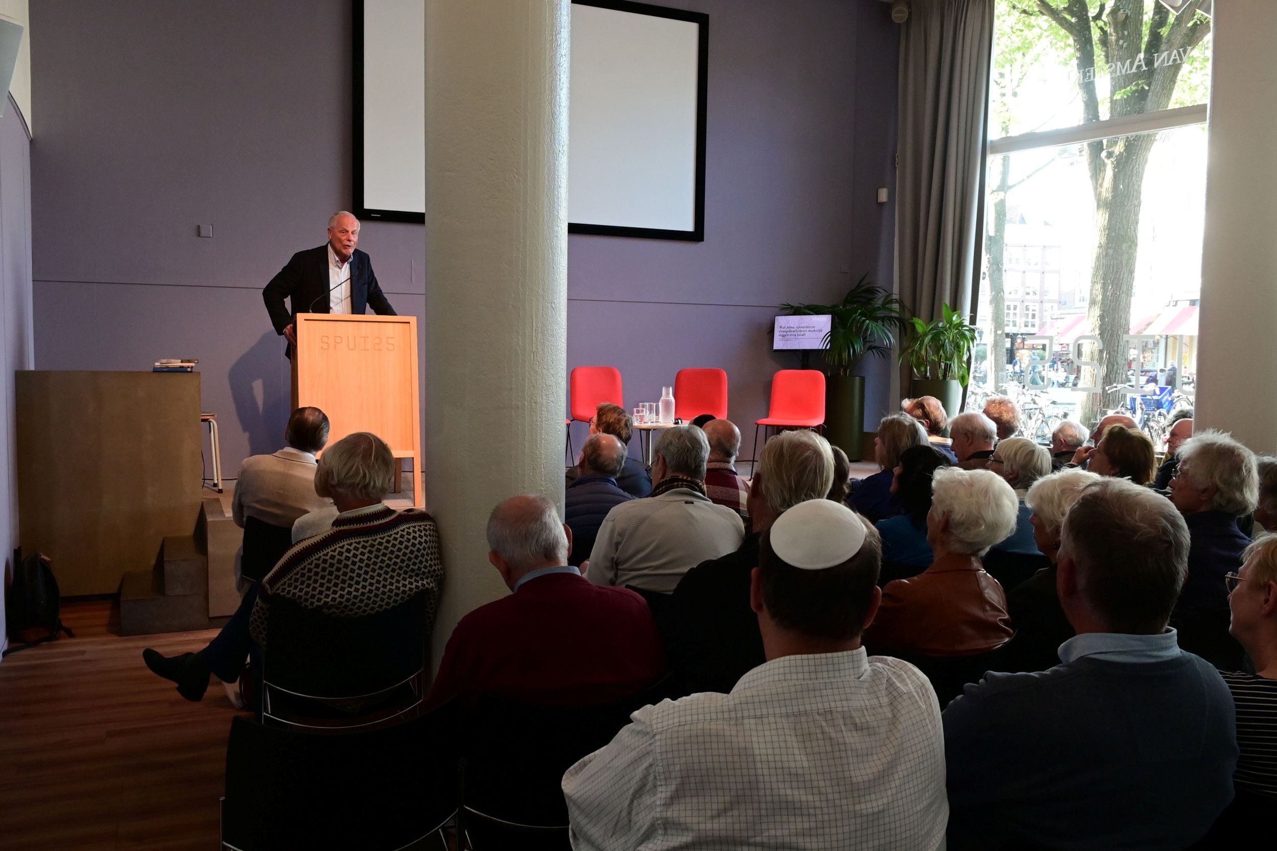 Boek van prof. Hans van Oort gepresenteerd: „Hoe is het mogelijk dat ...