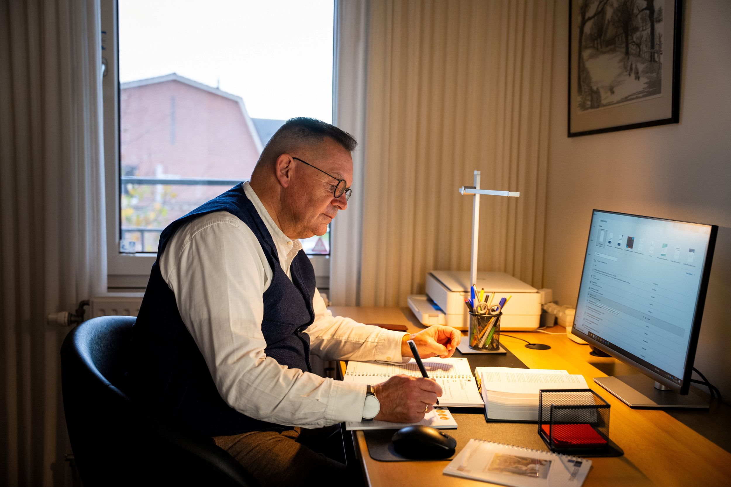 Meester Henk Schipper kan nog niet geloven dat hij na 46 jaar afscheid ...