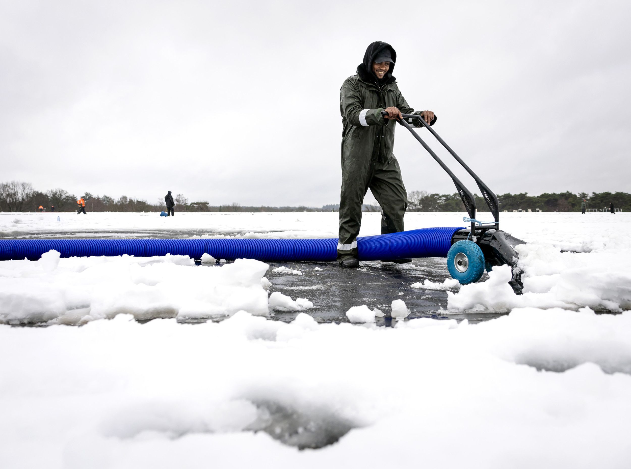 Waarom een flink pak sneeuw op plat dak gevaarlijk is
