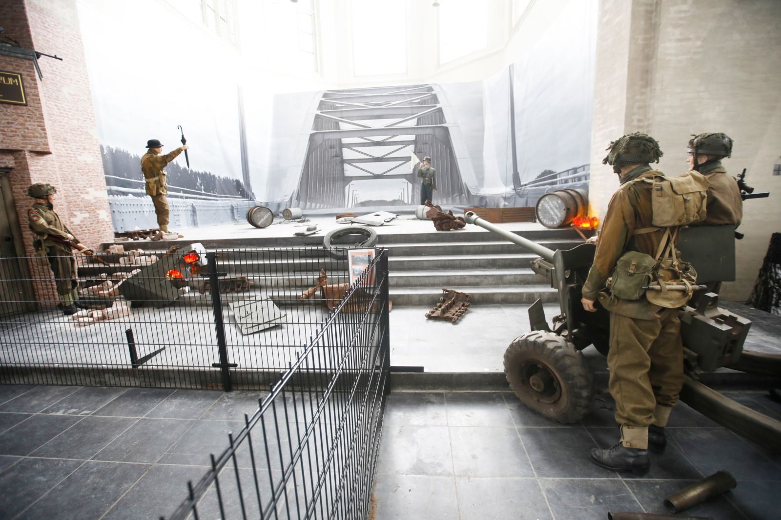 Eindelijk oorlogsmuseum bij Rijnbrug Arnhem