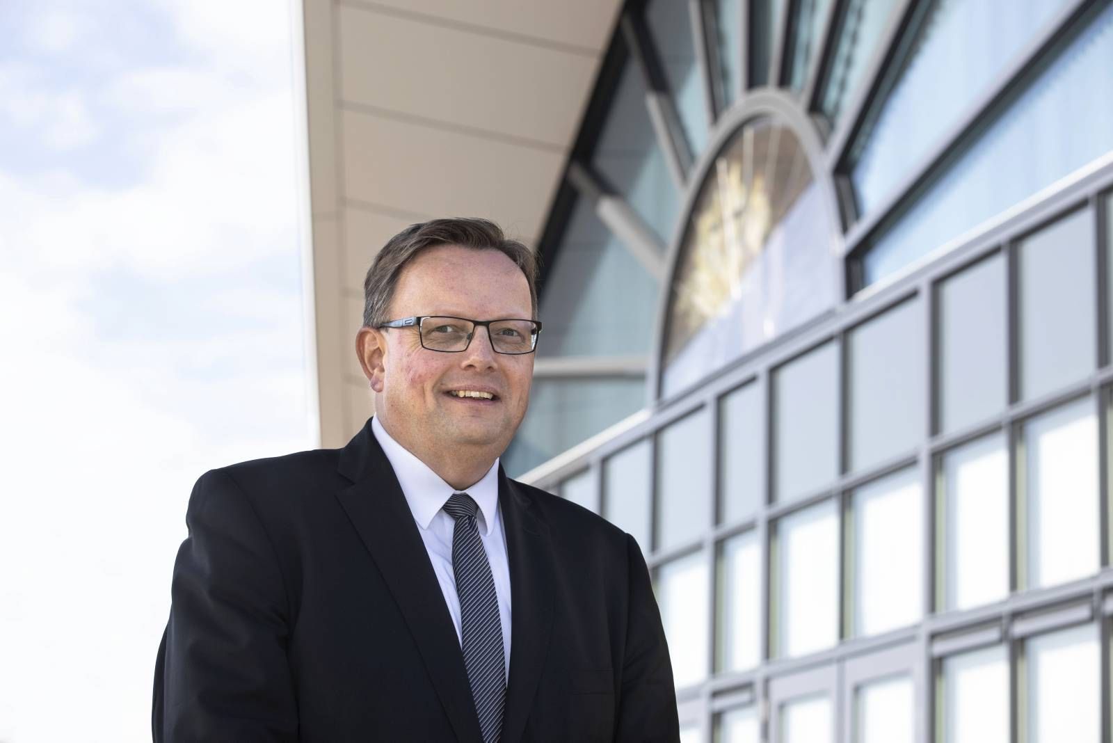 Ds. H. Polinder (CGK) 25 jaar in ambt: vreugde in het dienen