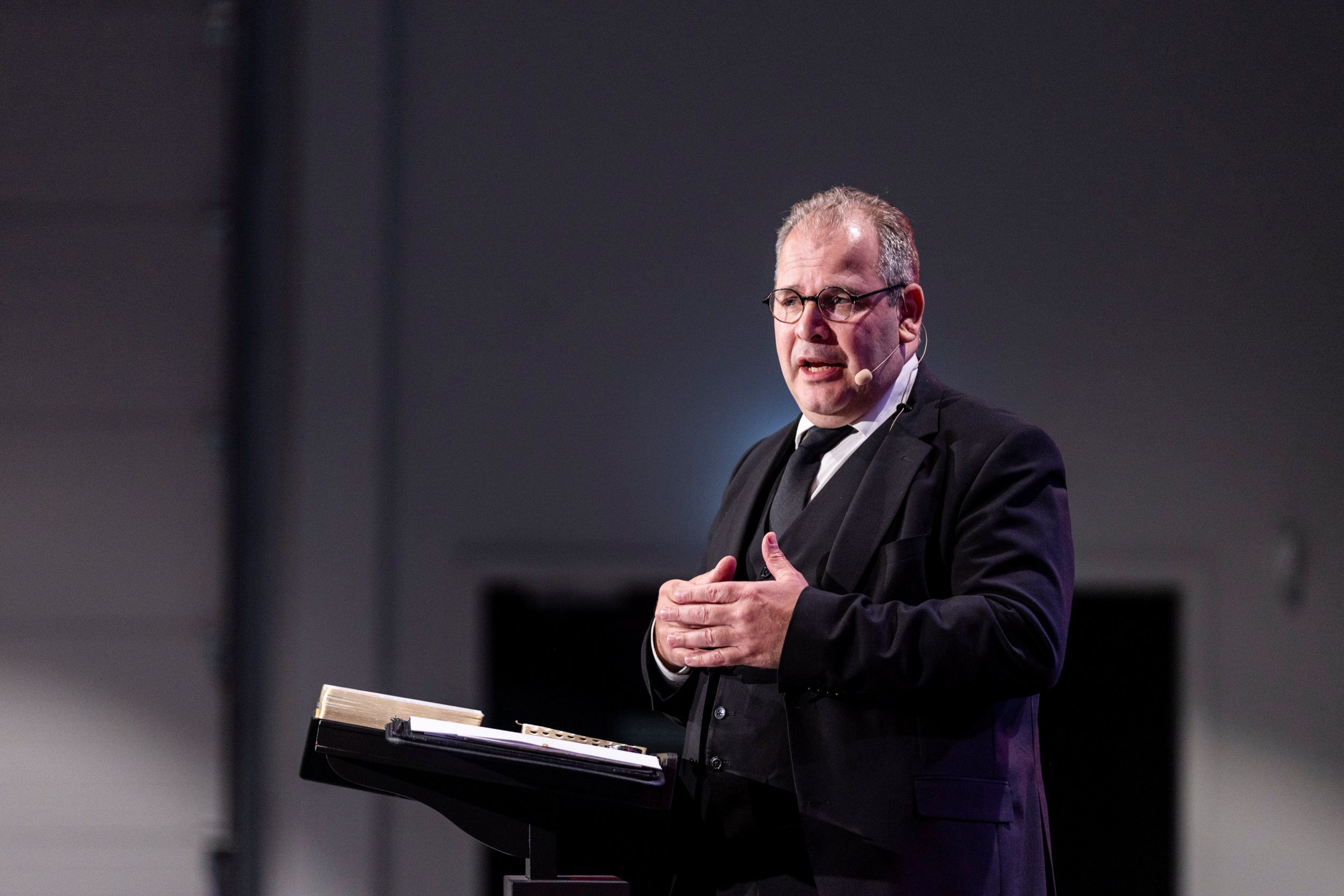 Ds. J. van Laar op jongerenevent Gereformeerde Gemeenten: Geestelijke ...