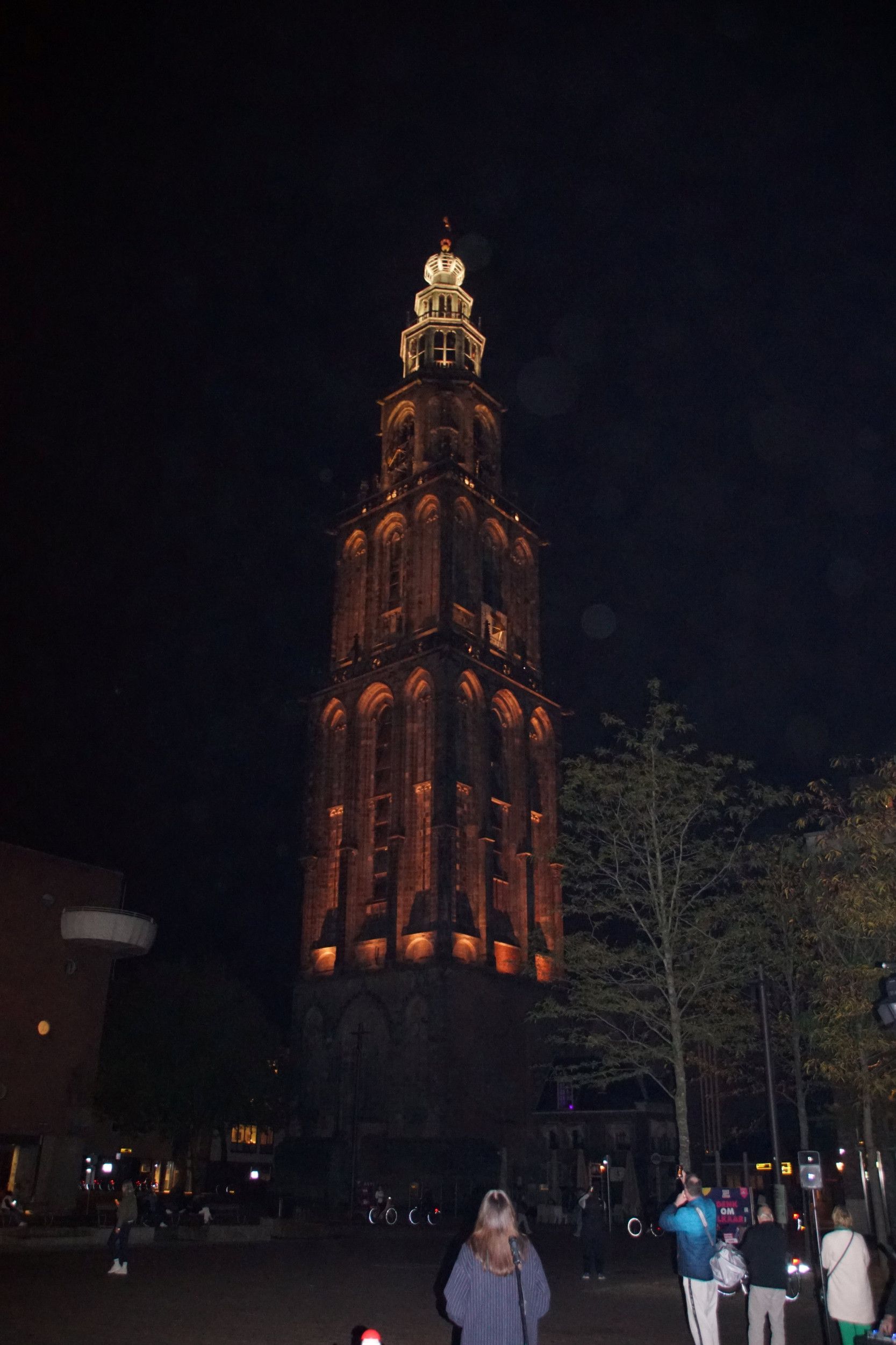 Nieuwe verlichting Groninger Martinitoren onthuld, en ander plaatselijk ...