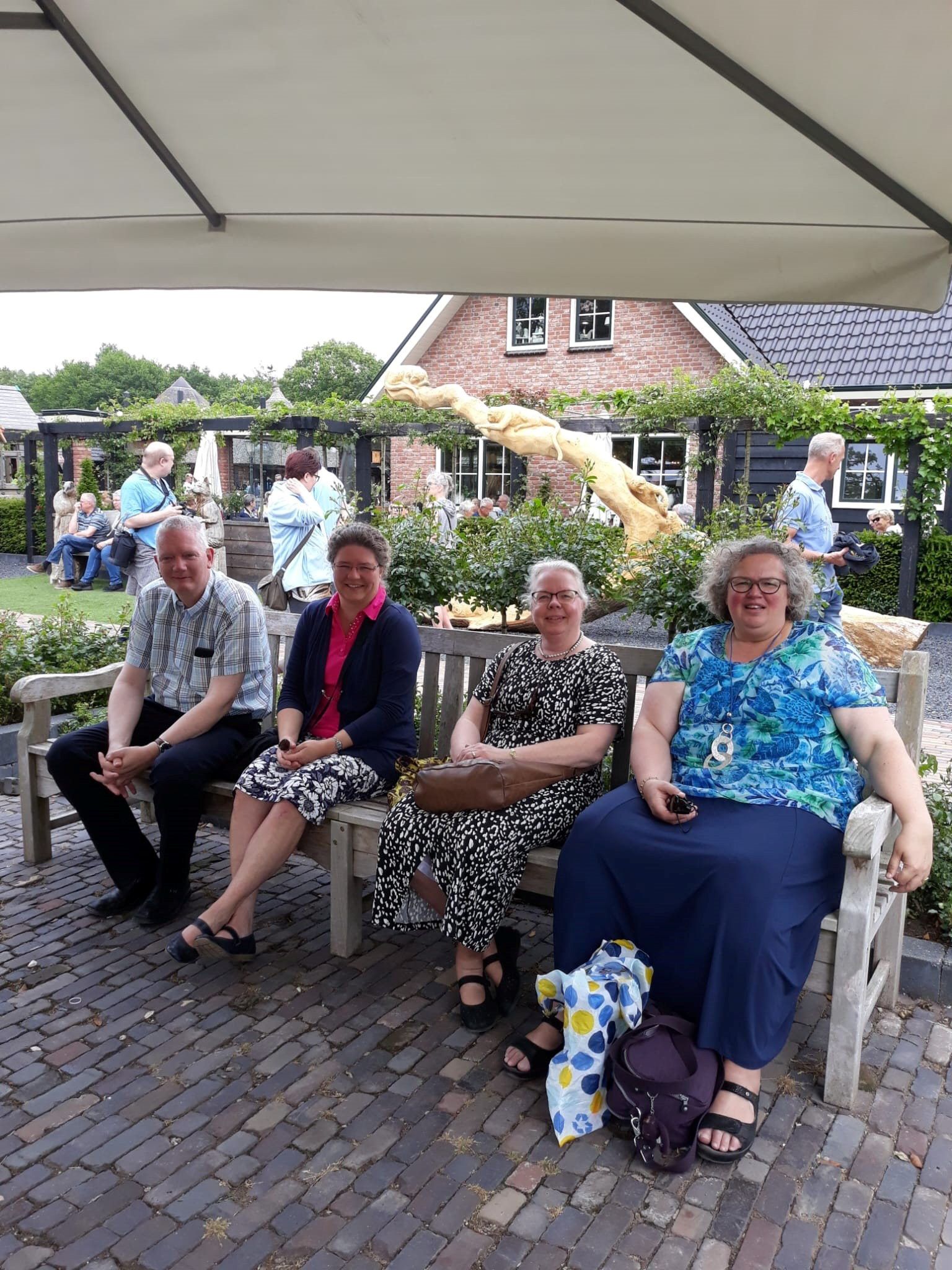 28 jaar na de vakantie nog steeds vrienden: We kwamen in de buurt van ...